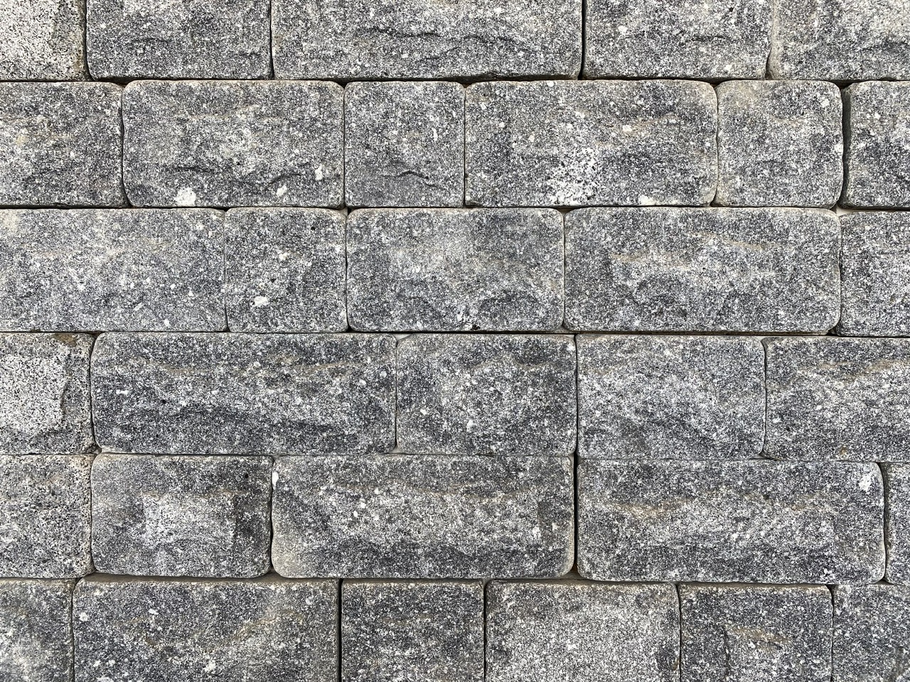 Wall Cladding – Grey Granite – Natural Cleft – Tumbled